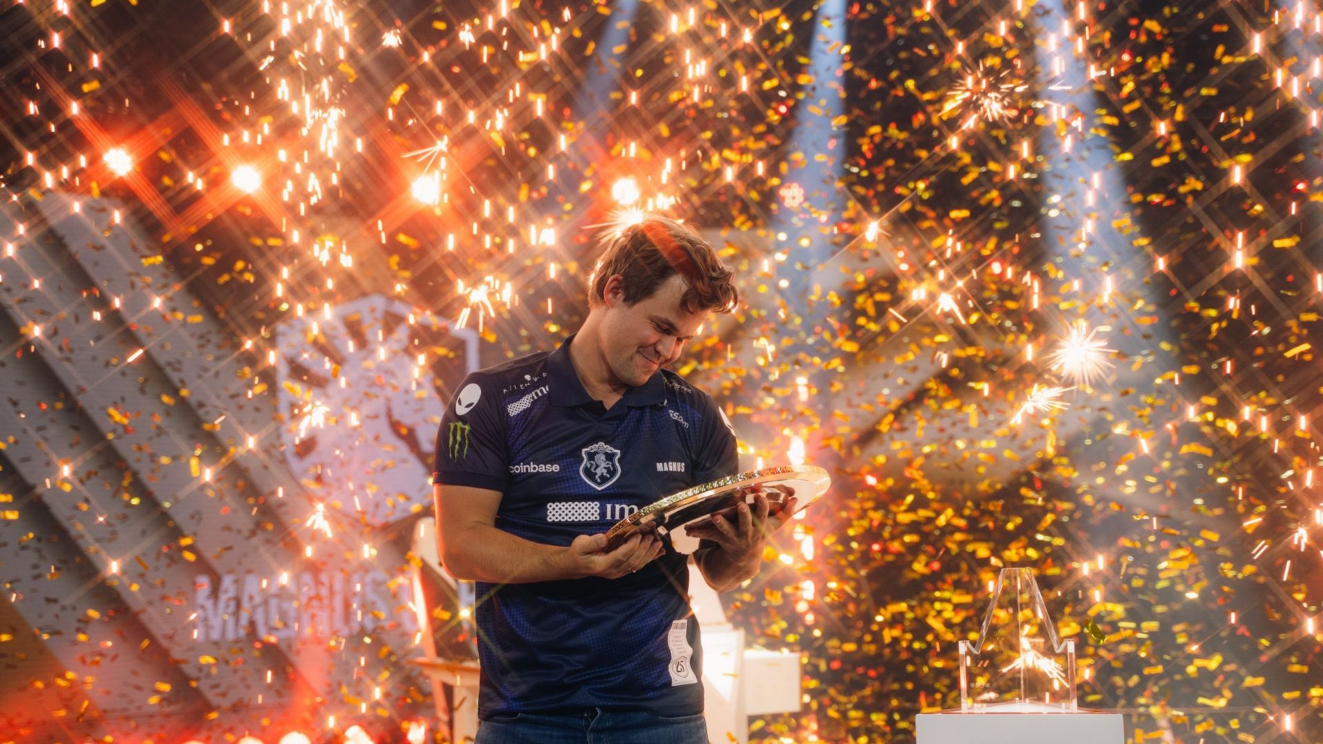 Magnus Carlsen chạm mốc 20 chức vô địch thế giới