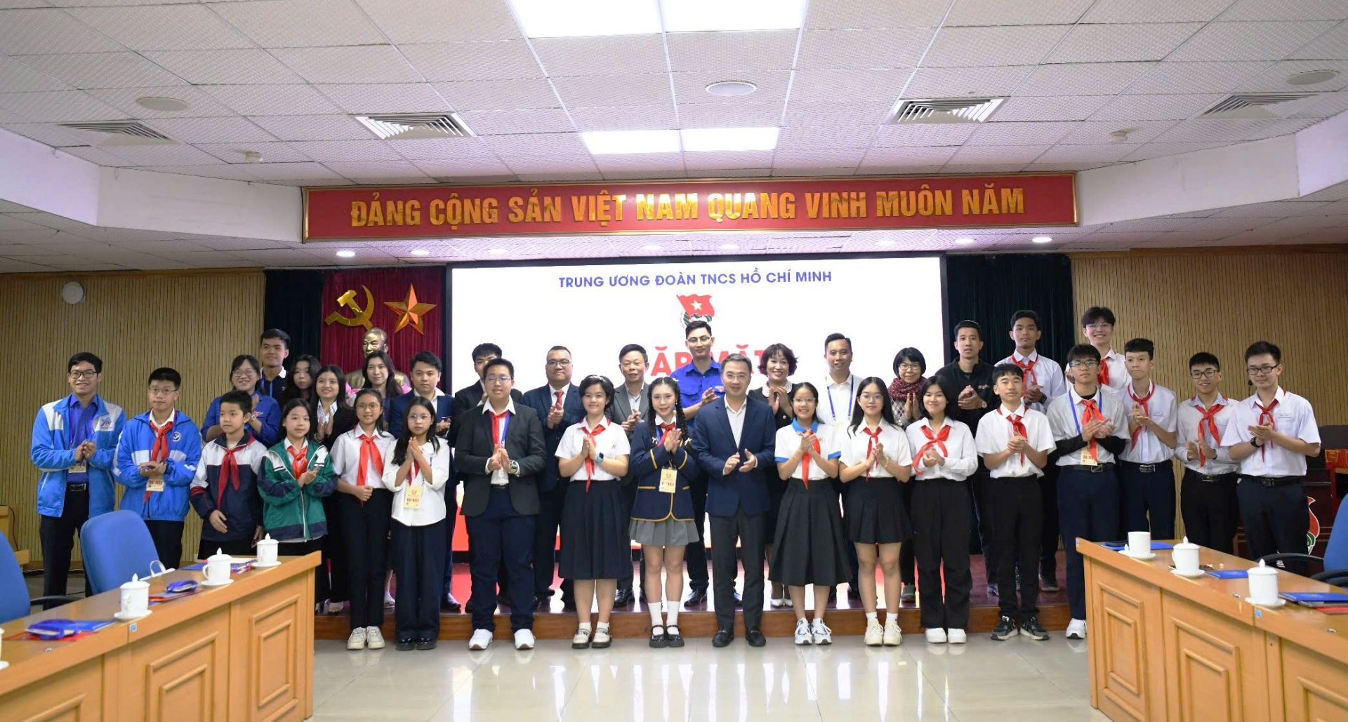 Bí thư T.Ư Đoàn gặp mặt đoàn đại biểu tham dự Đại hội Thi đua yêu nước ...